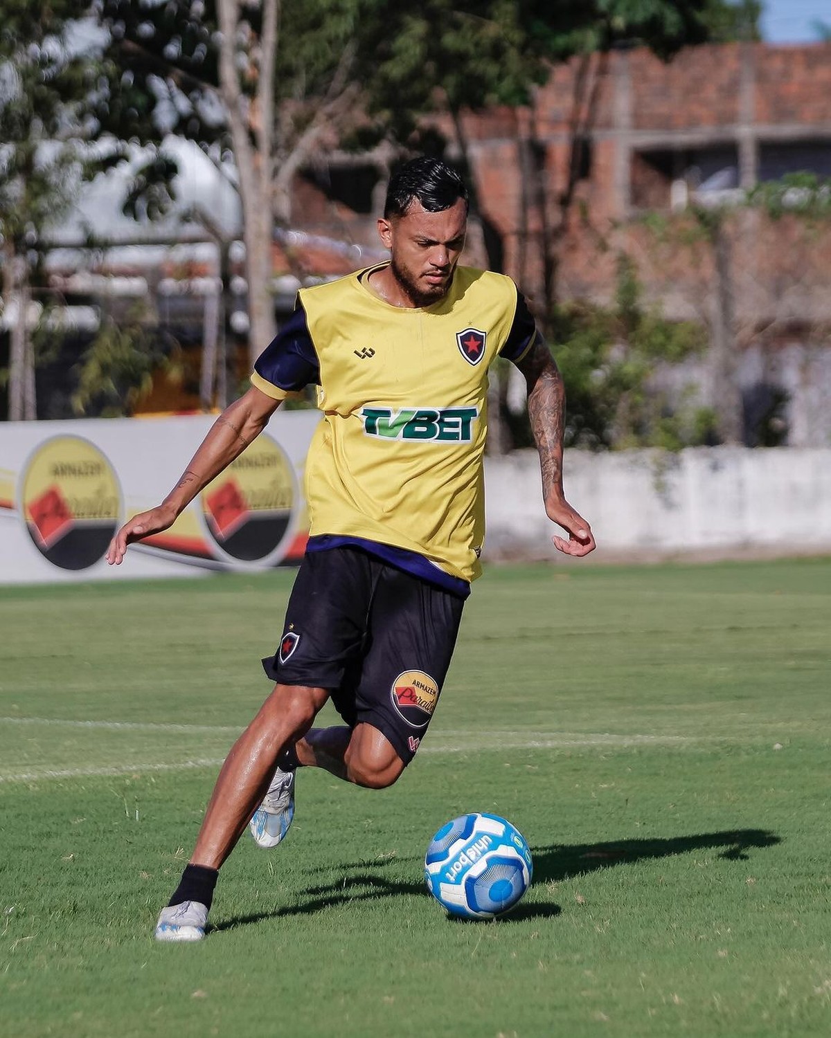 Tibiri explica mudança para a zaga do Botafogo-PB e elogia trabalho do ...