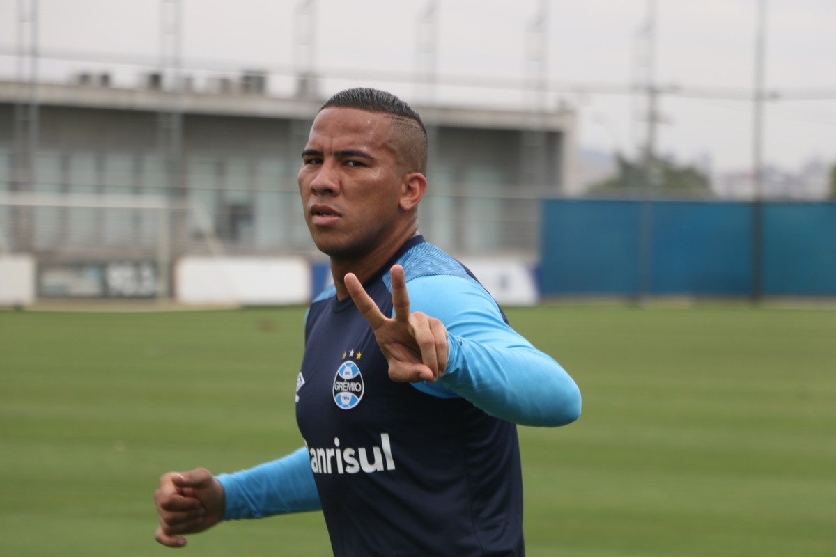 Jael confirma oferta do México e admite renovação encaminhada com ...