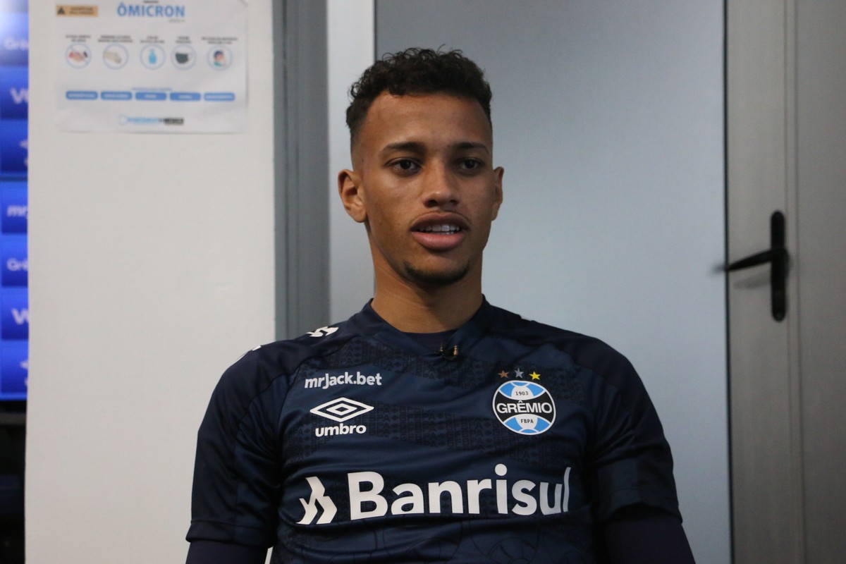 Revelação do Grêmio, Bitello recebe confiança de Roger, "vira" meia e ...