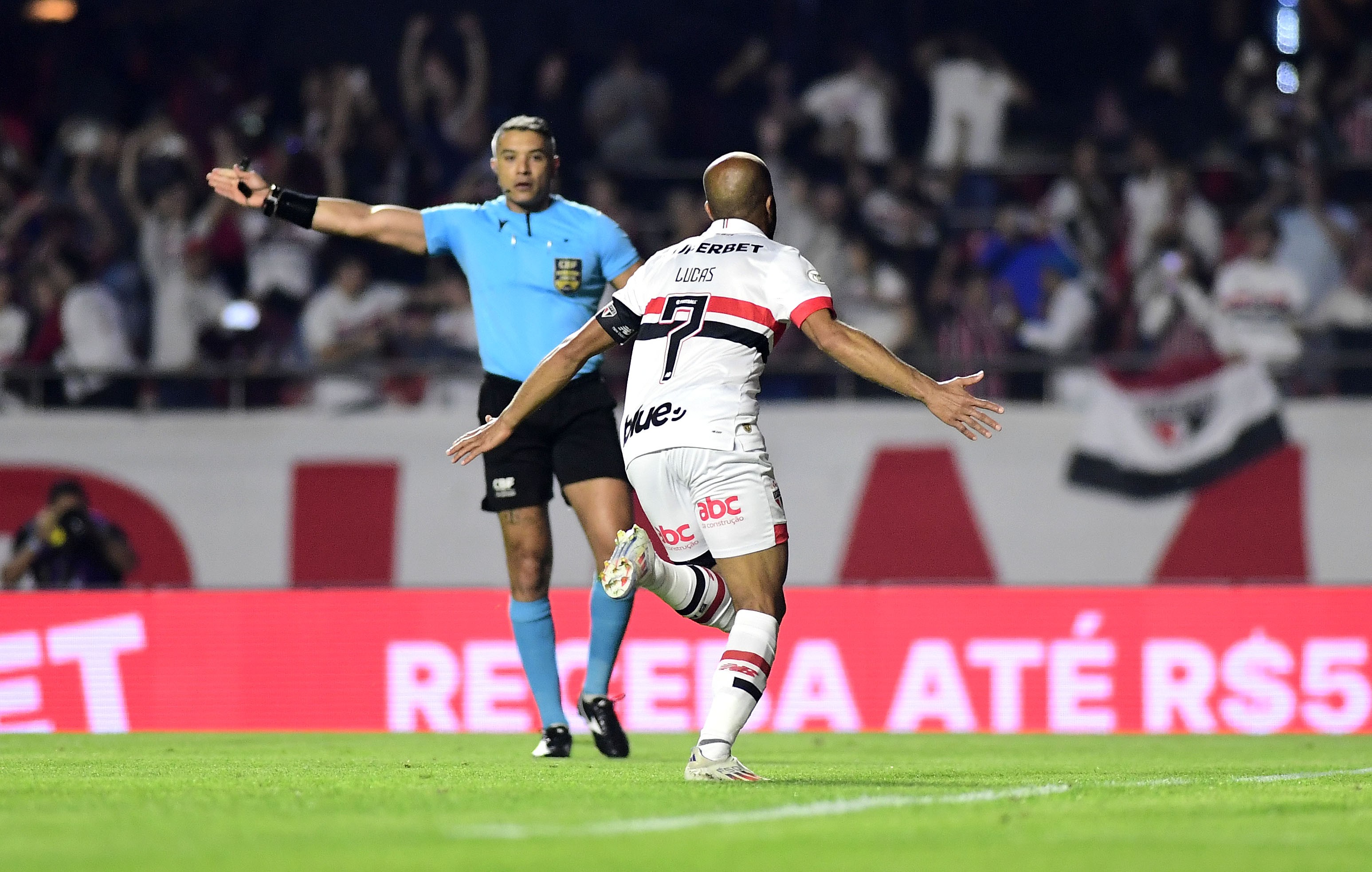 Líder da #19 faz jus ao nome e vê Lucas e atacante do Dragão decidirem ...