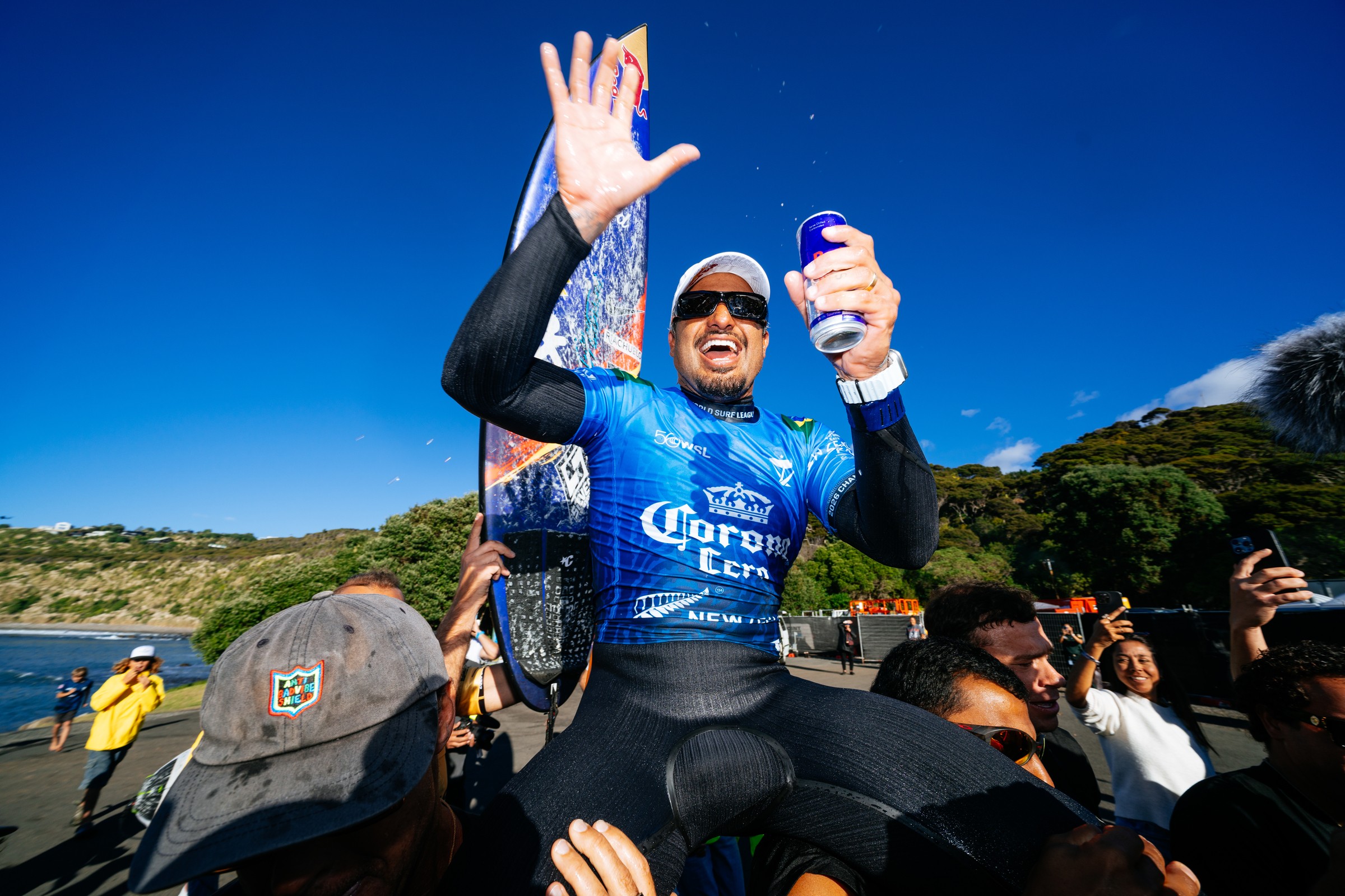 Com festival de aéreos, Italo Ferreira é campeão em Raglan e assume ...