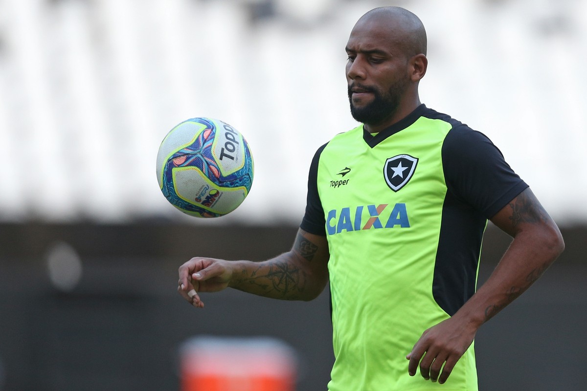 Sem aparecer para treinar no fim de semana, Maicon não deve mais voltar ...