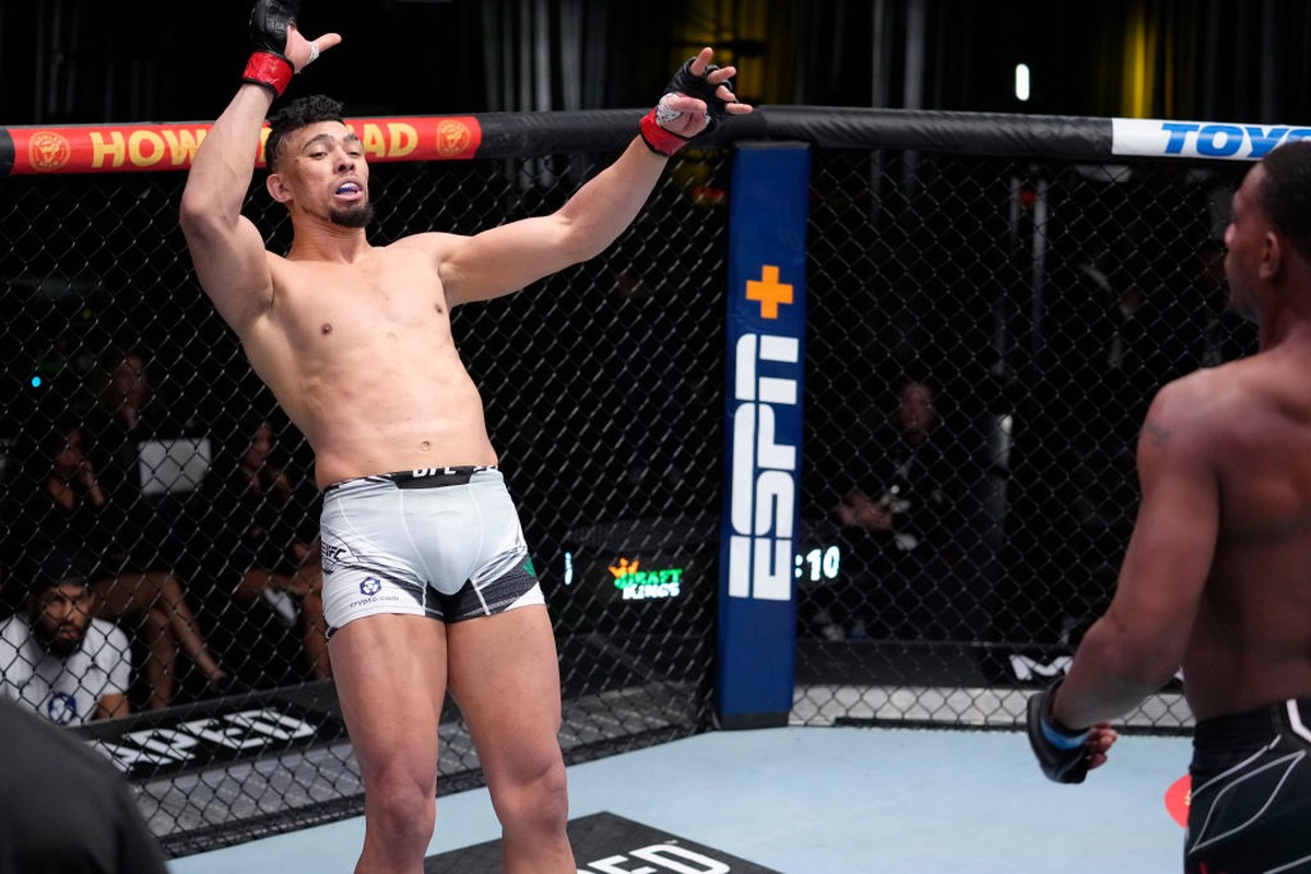 Johnny Walker deixa o top 10 do ranking meio-pesado do UFC após ser ...