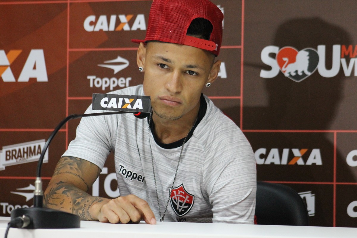 Neilton leva o terceiro amarelo e desfalca o Vitória contra o Palmeiras ...