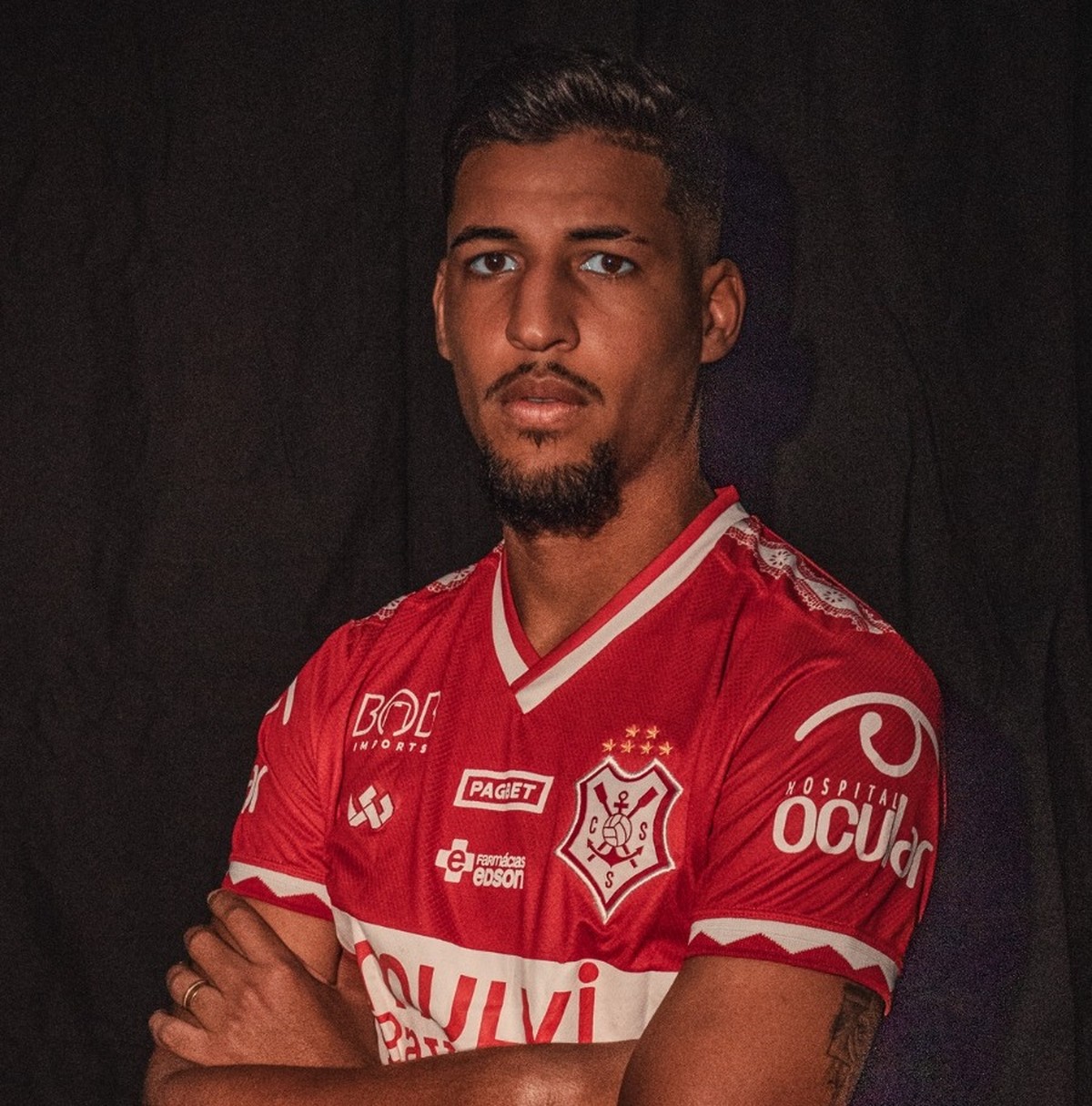 Ansioso pela estreia, zagueiro do Sergipe afirma que torcida pode esperar equipe aguerrida ...