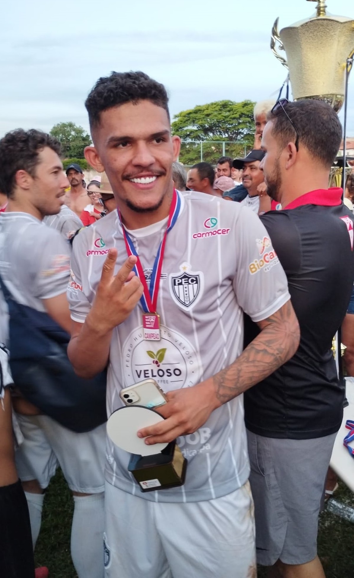Banido pela Fifa, Gabriel Tota faz golaço, dá assistências em final e ...