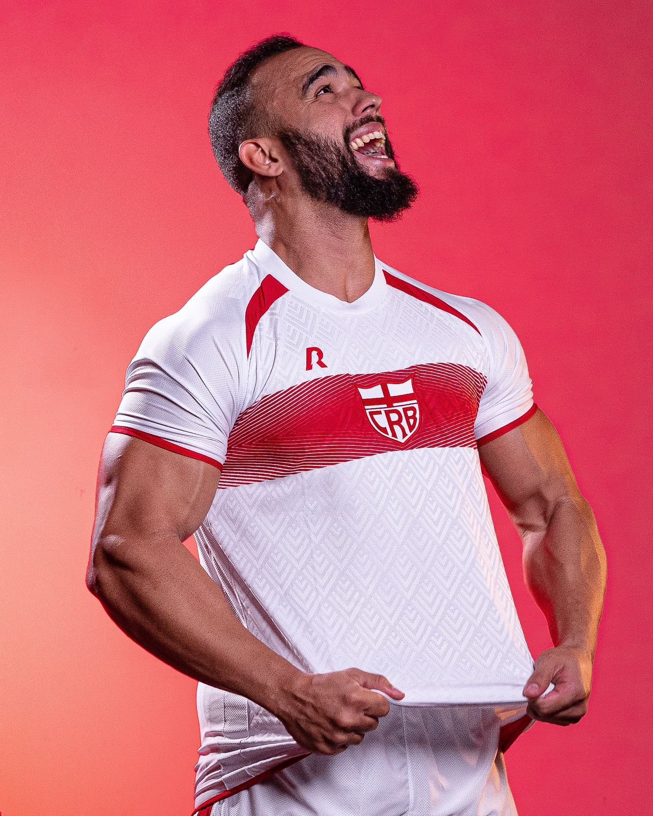 CRB apresenta uniforme para a temporada 2023; confira