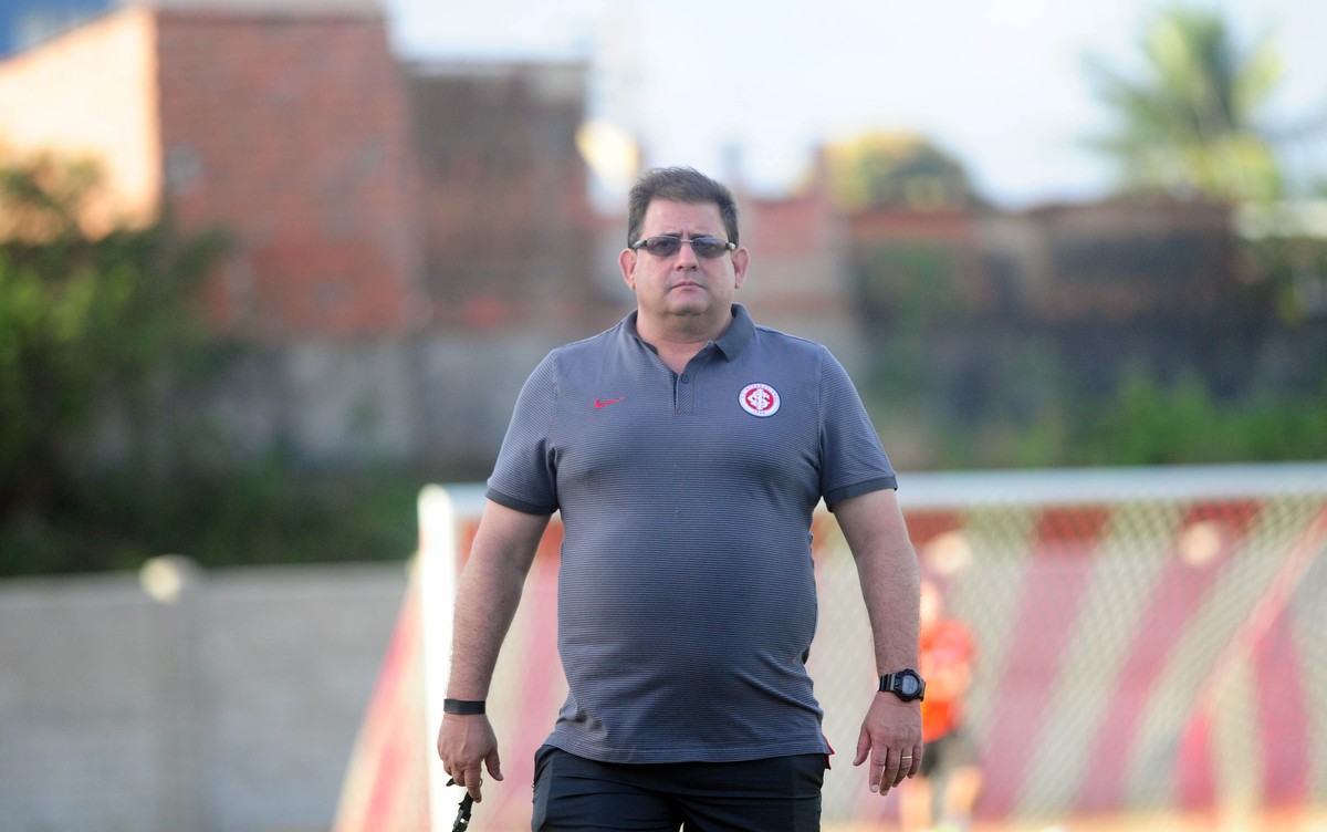 Guto explica opção por garotos e mantém mistério sobre substituto de ...