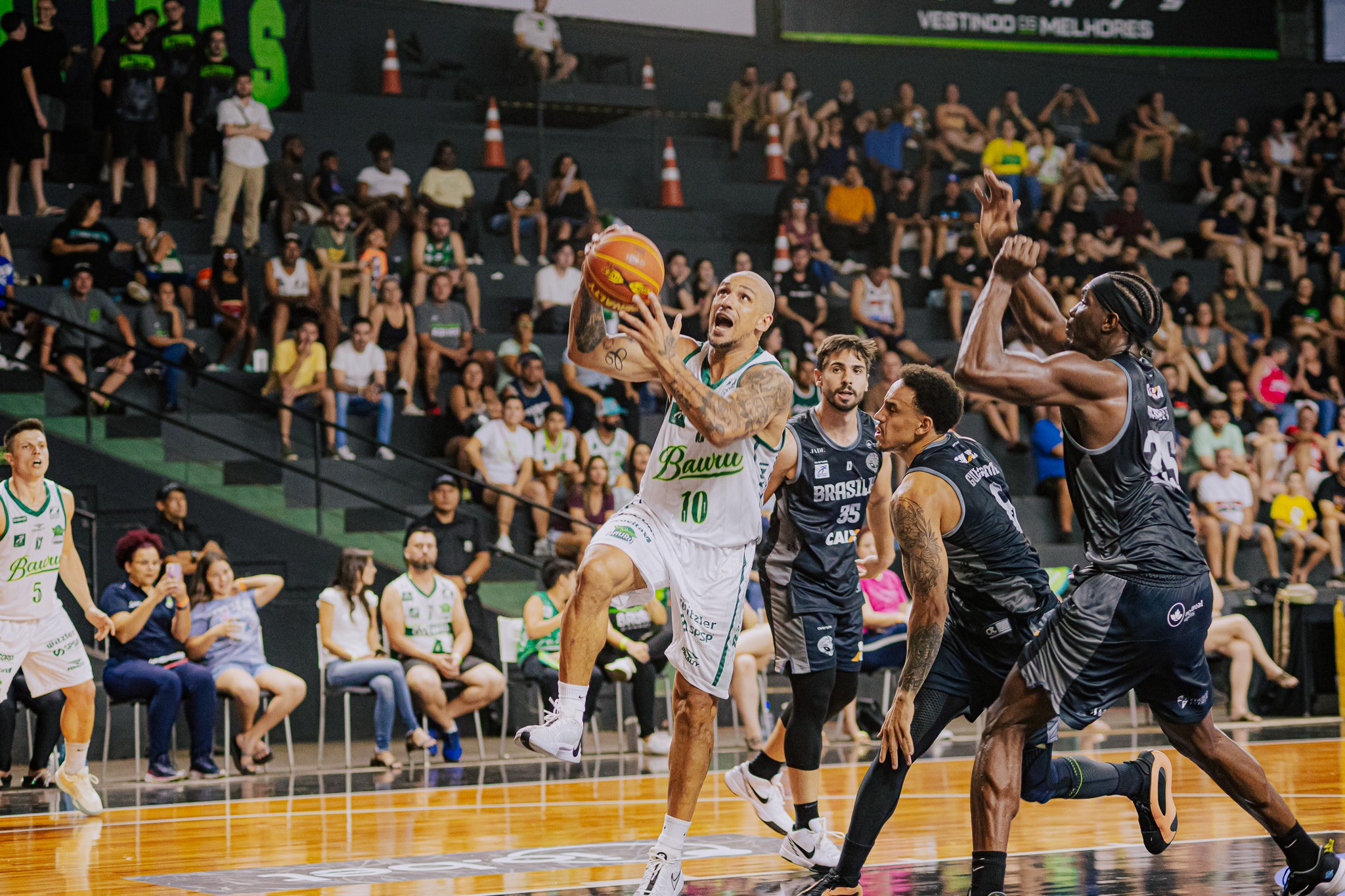 Bauru Basket sofre, mas vence o Brasília em sua estreia no NBB | Ge