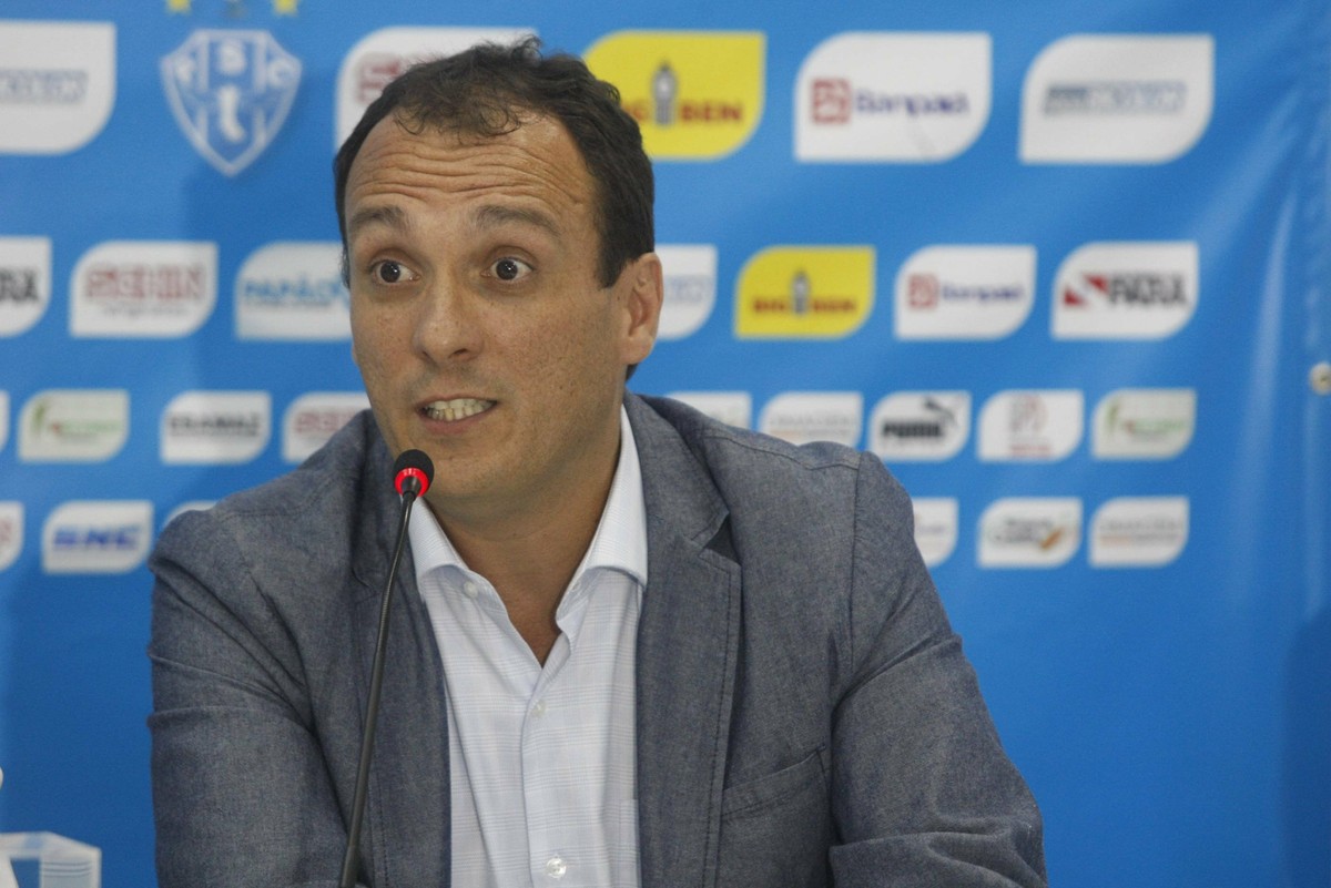 Sem diretor há três meses, Paraná Clube negocia com Alex Brasil para ...