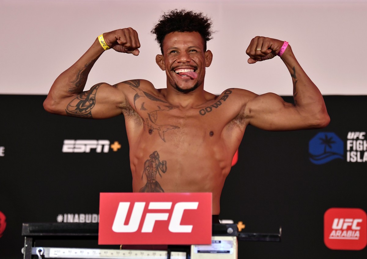 Em luta no UFC 254, Alex Cowboy substitui Capoeira e enfrenta uzbeque ...