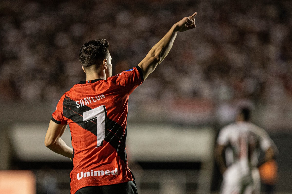 Shaylon aplica a "lei do ex" pelo segundo jogo seguido e festeja ...