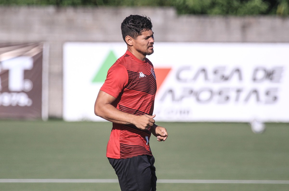 Após reunião, Léo Ceará vai estudar proposta do Vitória e deve dar ...