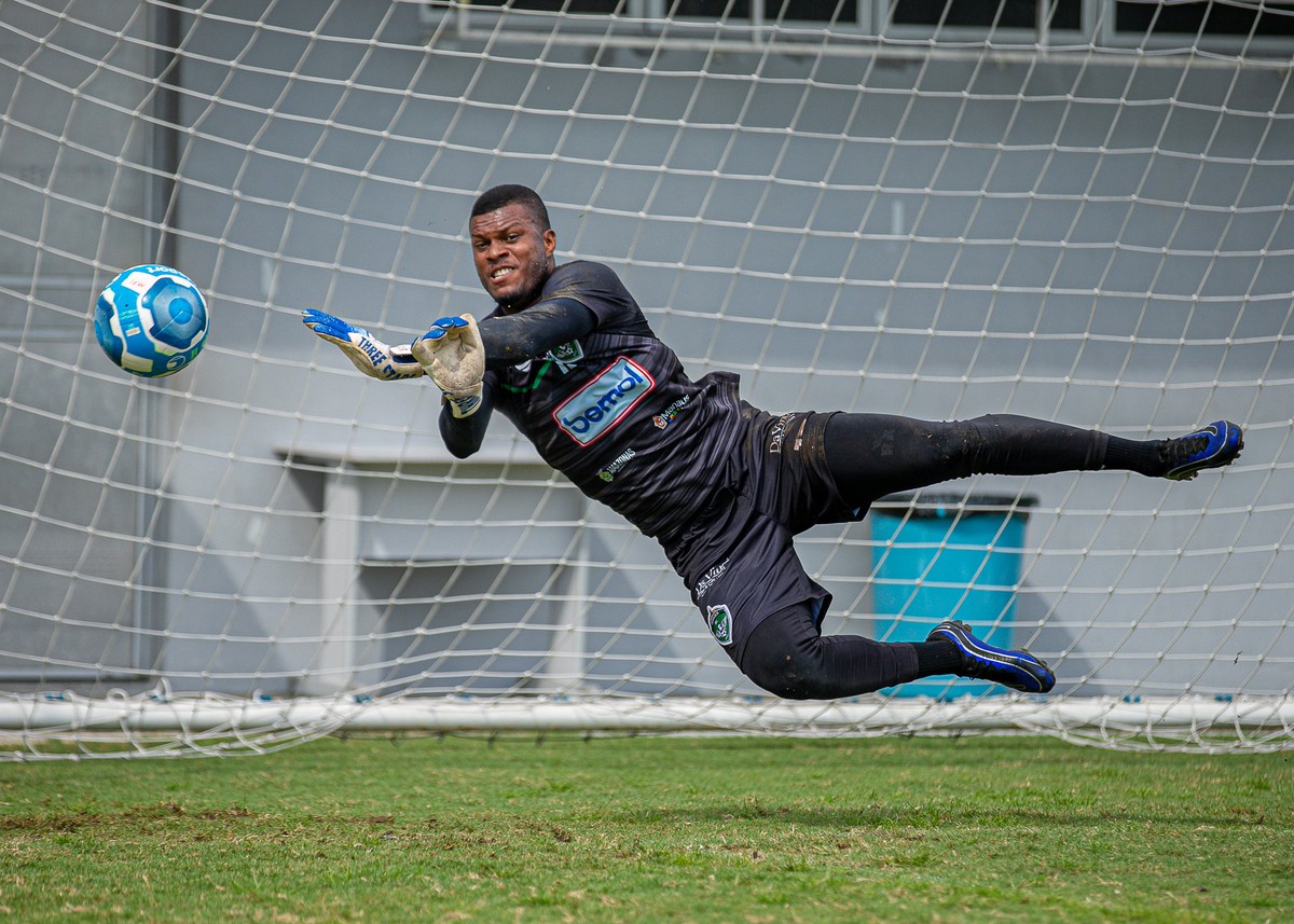 Goleiro Waldson ressalta trabalhos iniciais no Manaus: "Elenco está ...