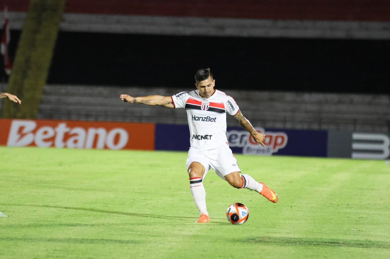 “Vitória que precisávamos”, diz Leandro Maciel sobre 1º triunfo do Botafogo-SP em casa na Série B