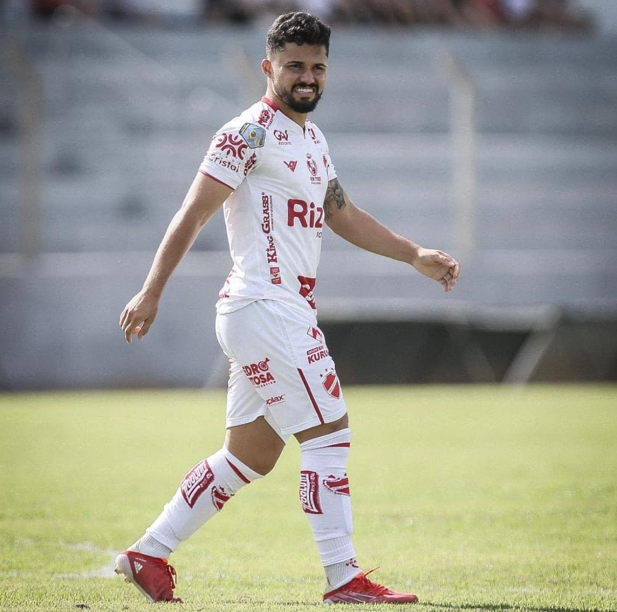 Alesson deve voltar ao Vila Nova após fim do empréstimo para o Goiás ...