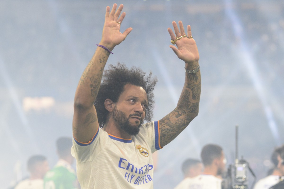 Marcelo se emociona em festa do título e fala em voltar ao Real Madrid ...