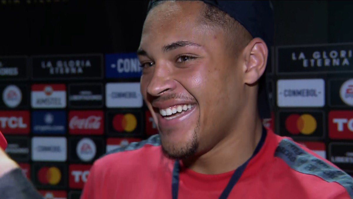 Vitor Roque veste a camisa 9 do Athletico na Libertadores: "Gostinho ...