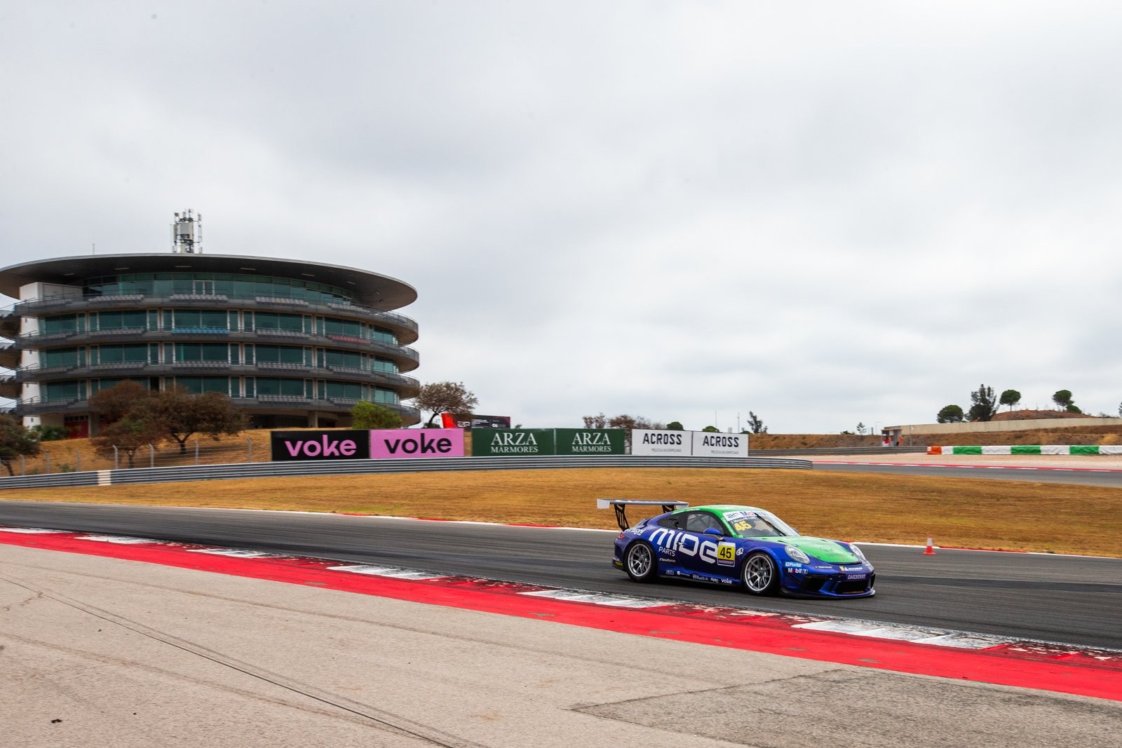 Porsche Cup: Amazonense José Moura Neto vence Challenge, em Portugal | Ge