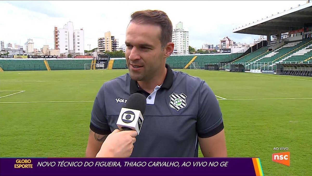 Com promessa de jogo bonito, Thiago Carvalho é apresentado no Figueirense: "Agressividade ...