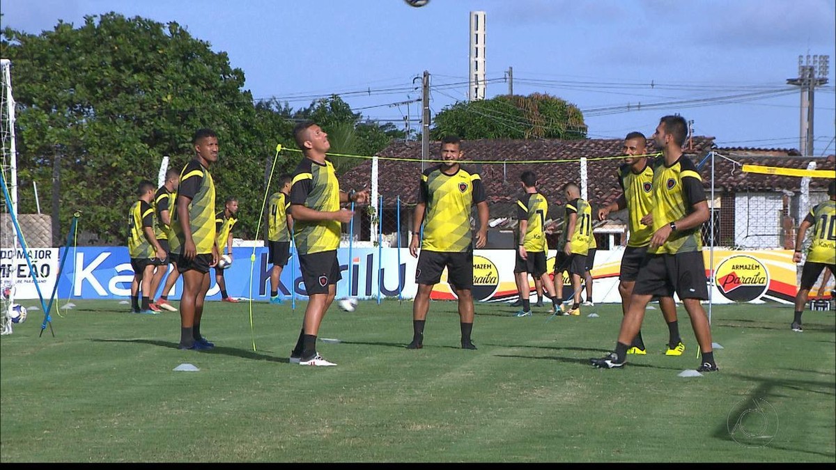Clayton avalia vantagem de jogar pelo empate na Copa do Brasil: "Temos ...