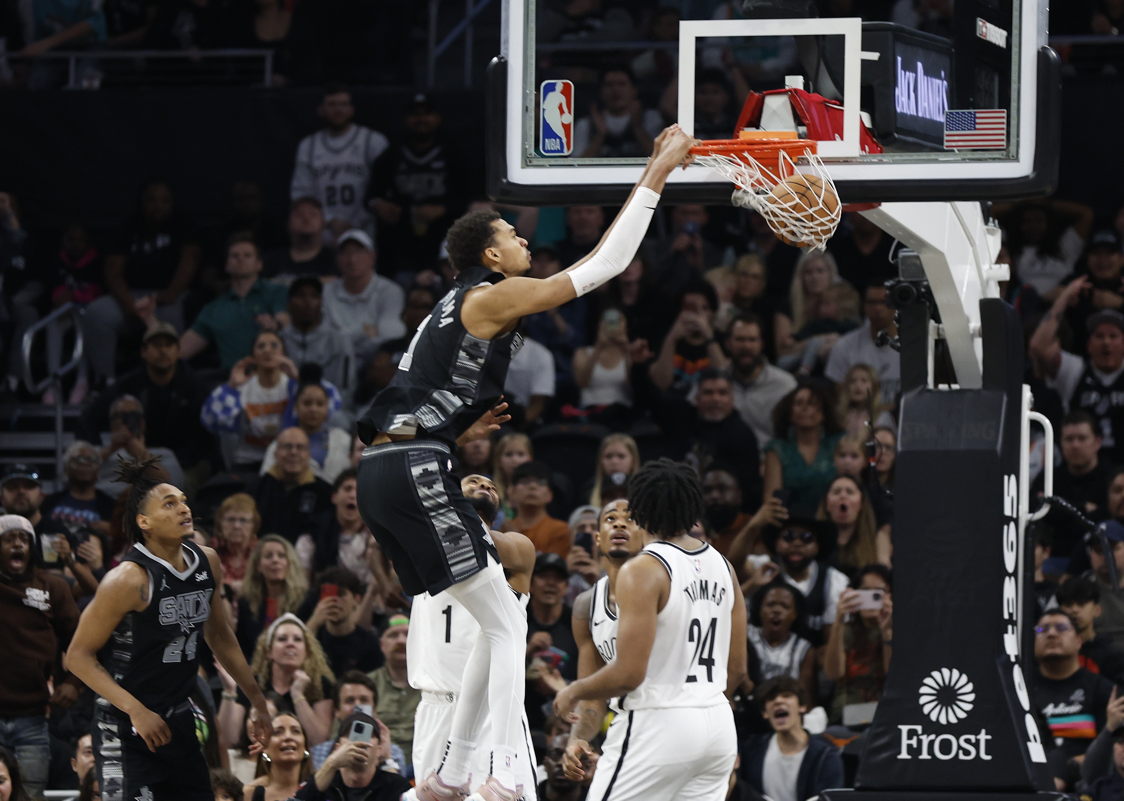 Wembanyama tem atuação histórica e alcança feito inédito na NBA | Ge