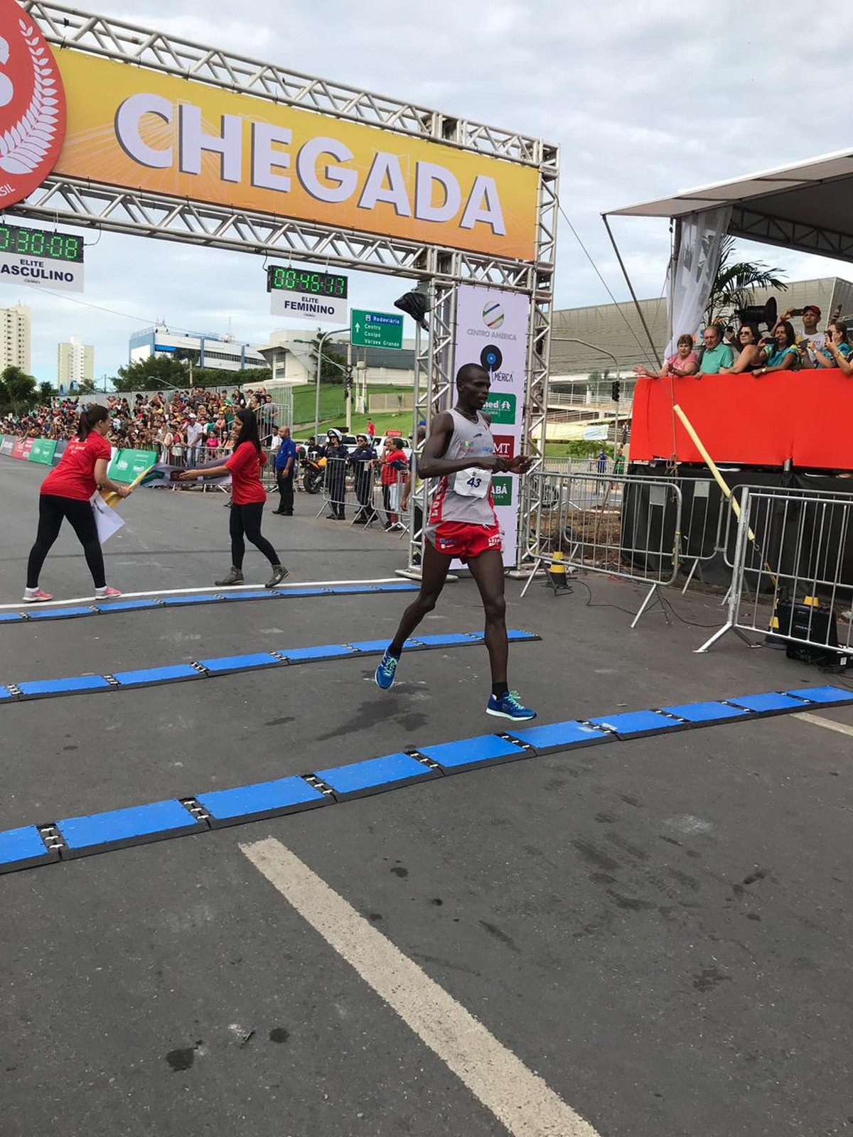 Africanos mantém hegemonia na 35ª Corrida de Reis, no centro oeste do ...
