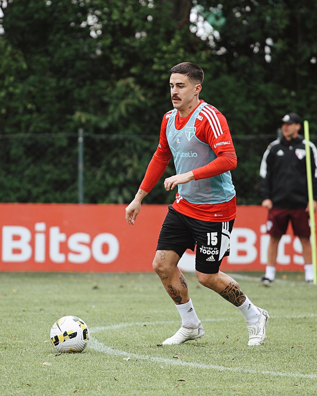 Treino do São Paulo: recuperado, Gabriel Neves participa de atividade ...