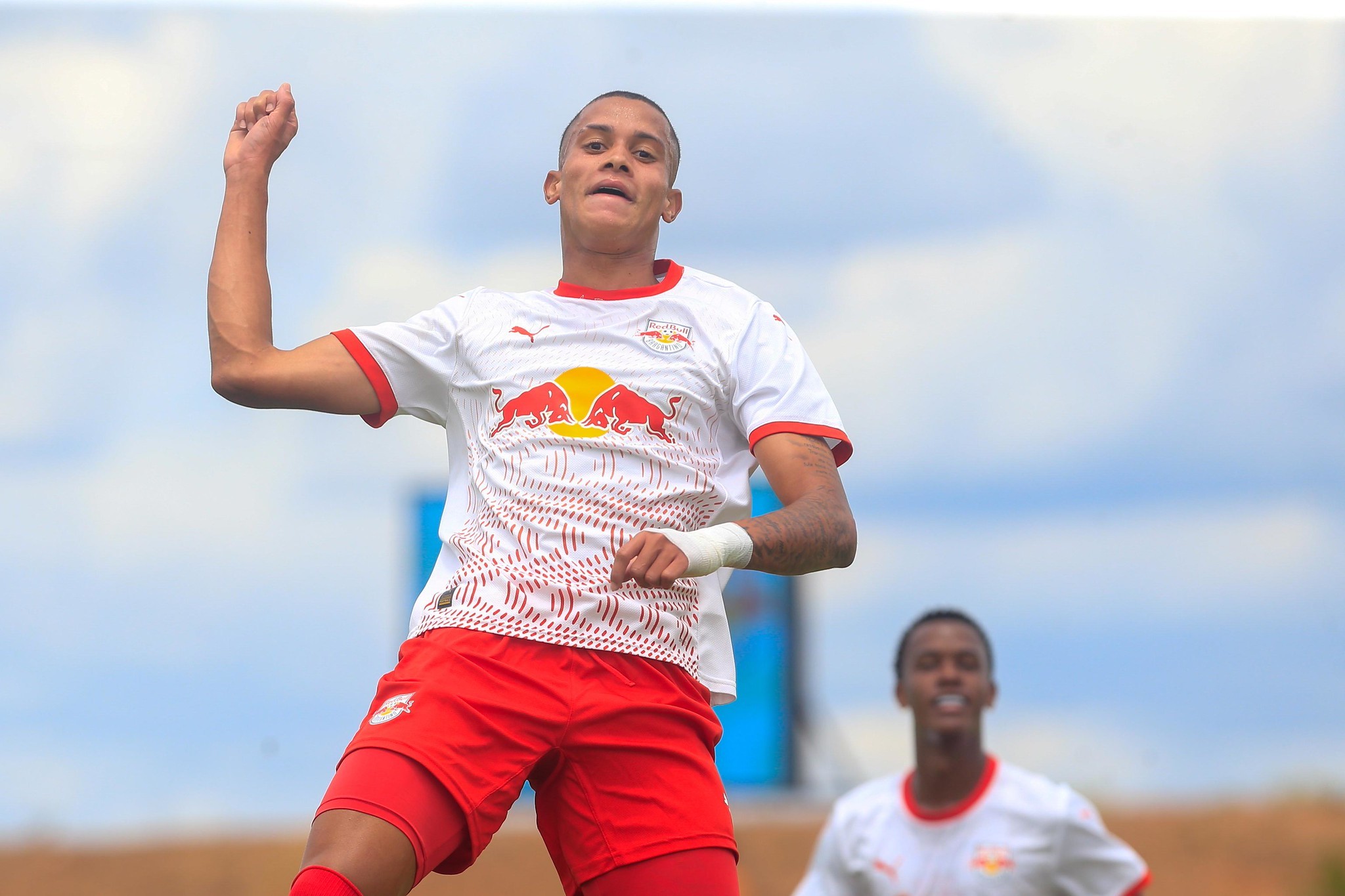 Bragantino goleia Cosmopolitano e garante classificação antecipada na ...