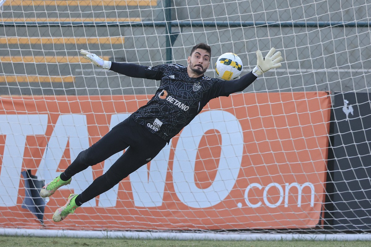 São Paulo contrata o terceiro goleiro do ano; trio soma 13 jogos antes ...