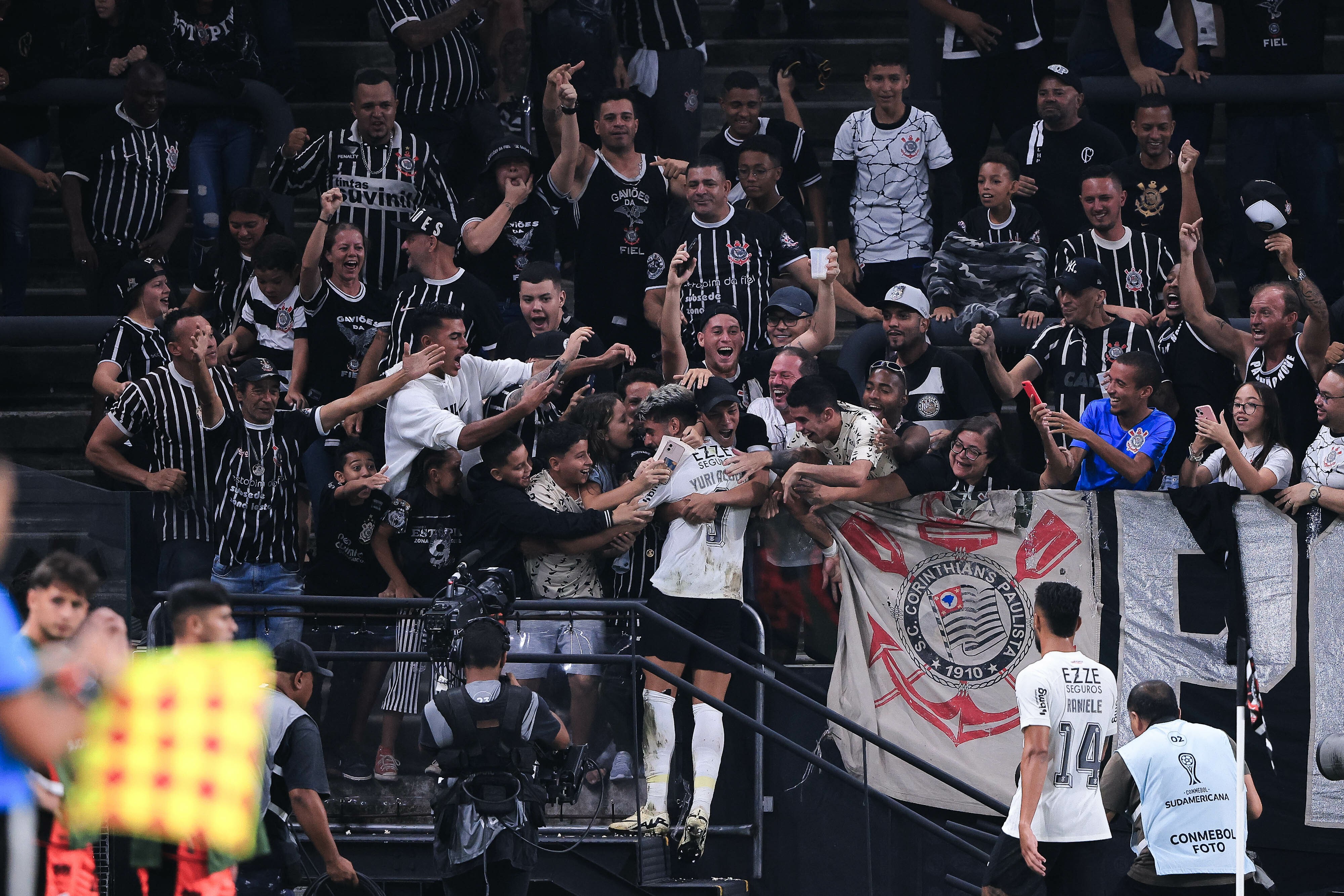 Corinthians tem pior público do ano na Arena em noite de goleada sobre ...