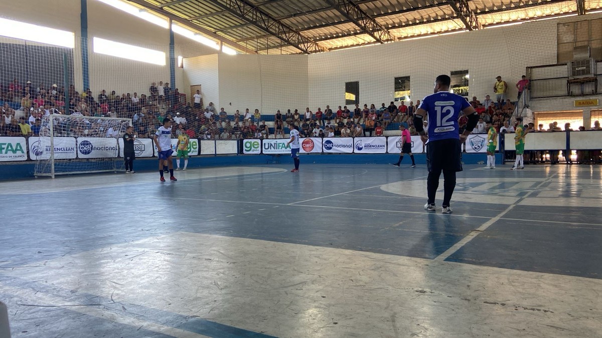 Iago marca faltando 10 segundos para o fim de jogo, e Rio Claro vence ...
