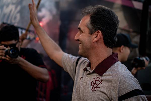 Vitória Acerta Renovação De Contrato Com O Técnico Léo Condé Vitória Ge