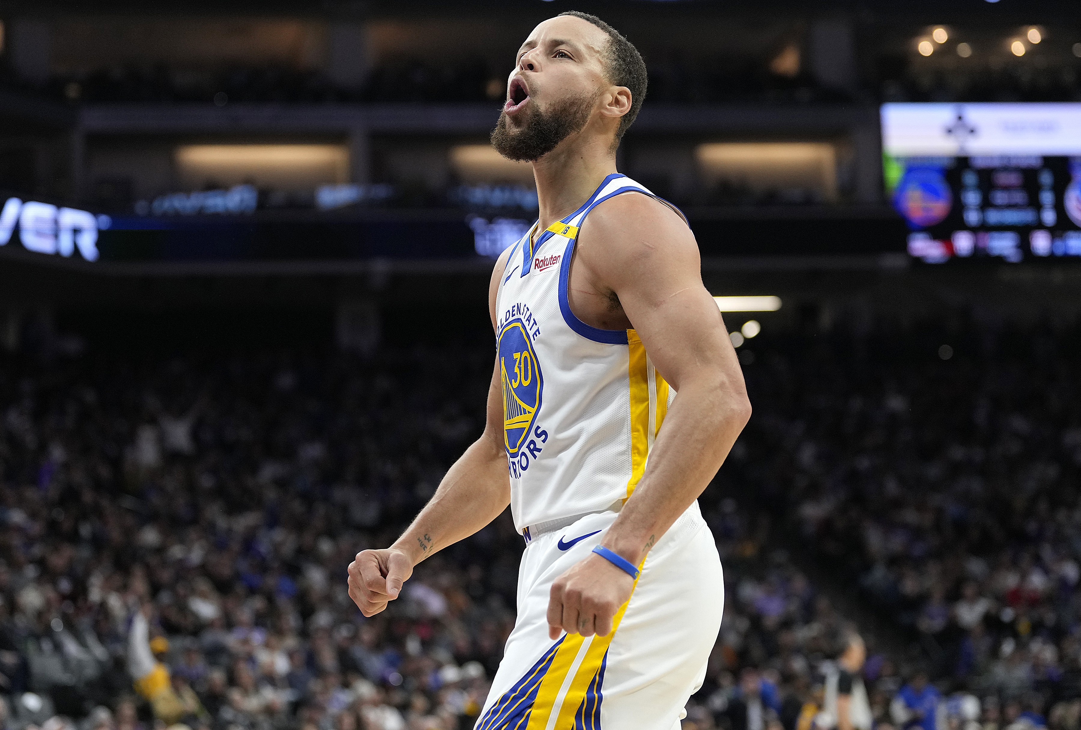 Curry atinge marca inédita pelos Warriors e viraliza ao comemorar antes ...