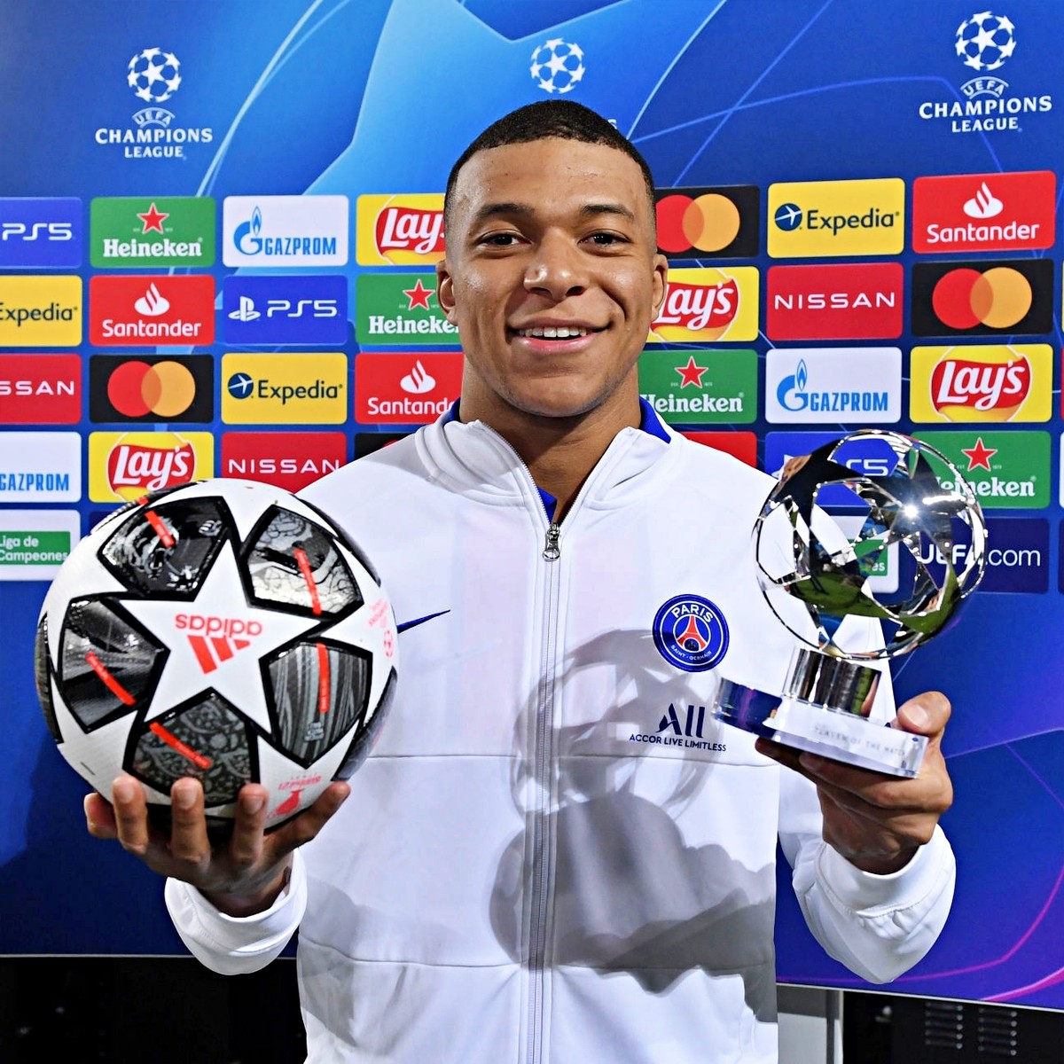 Mbappé vive noite memorável na Champions e despista sobre saída do PSG ...