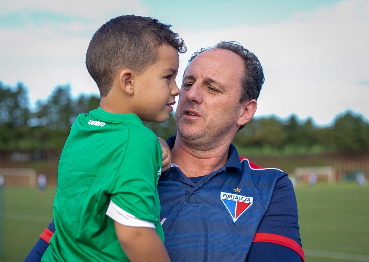 Em nome do pai: filho de Danilo, da Chapecoense, recebe apoio de Ceni ...