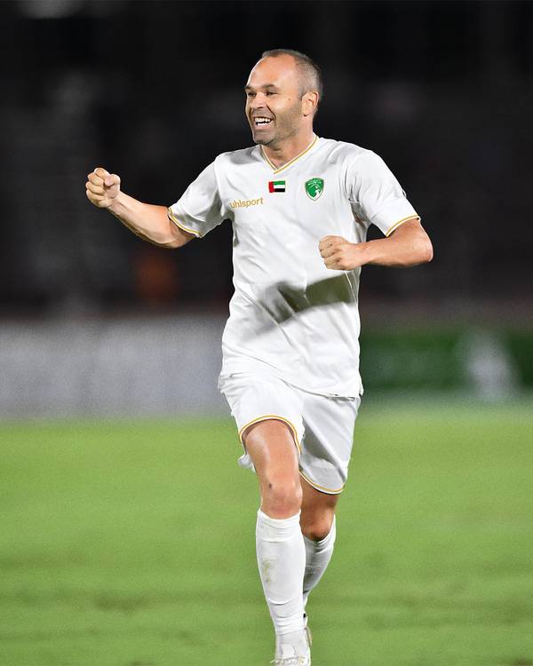 Aos 39 anos, Iniesta é anunciado no Emirates Club | futebol ...