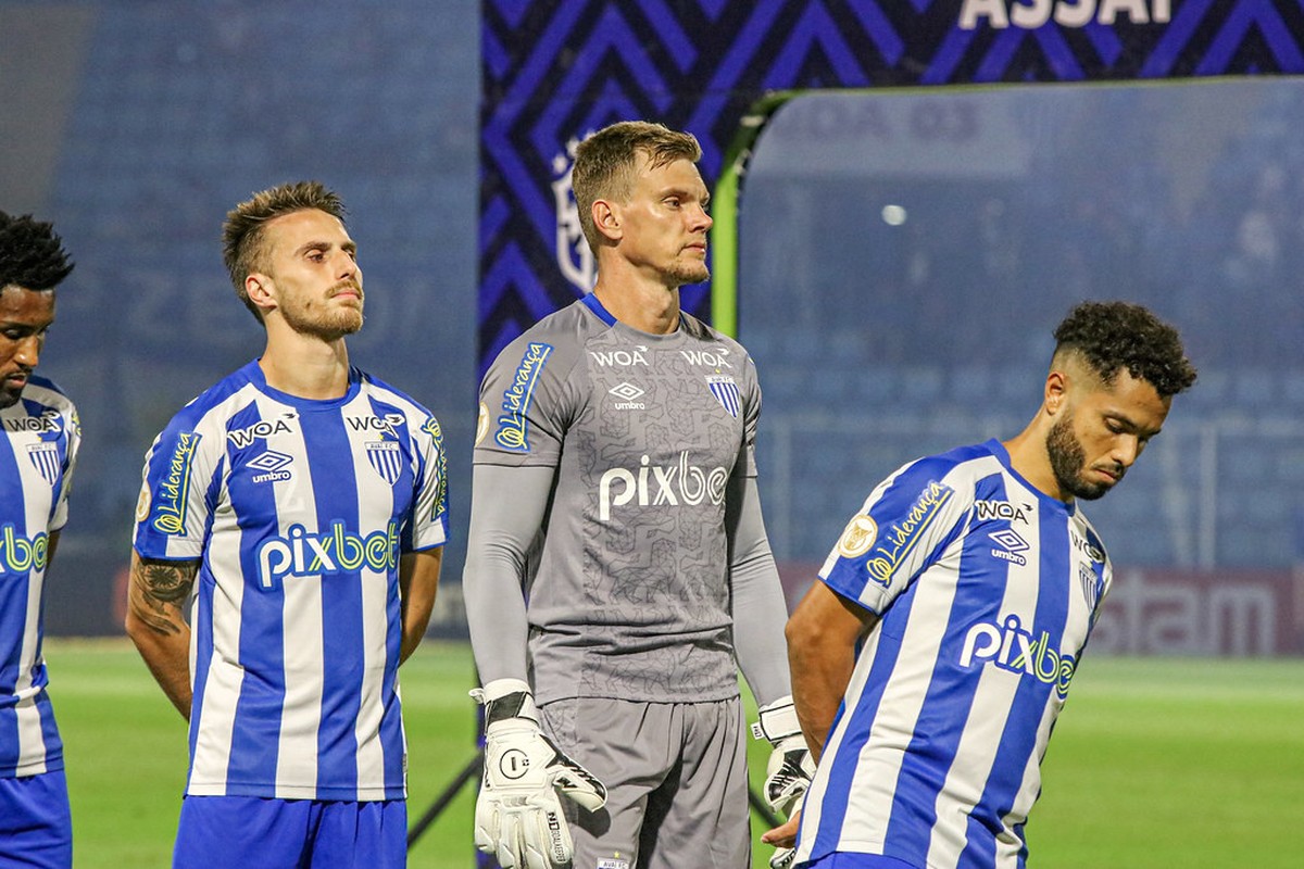 Douglas não viaja e desfalca Avaí contra o Flu; veja provável time ...