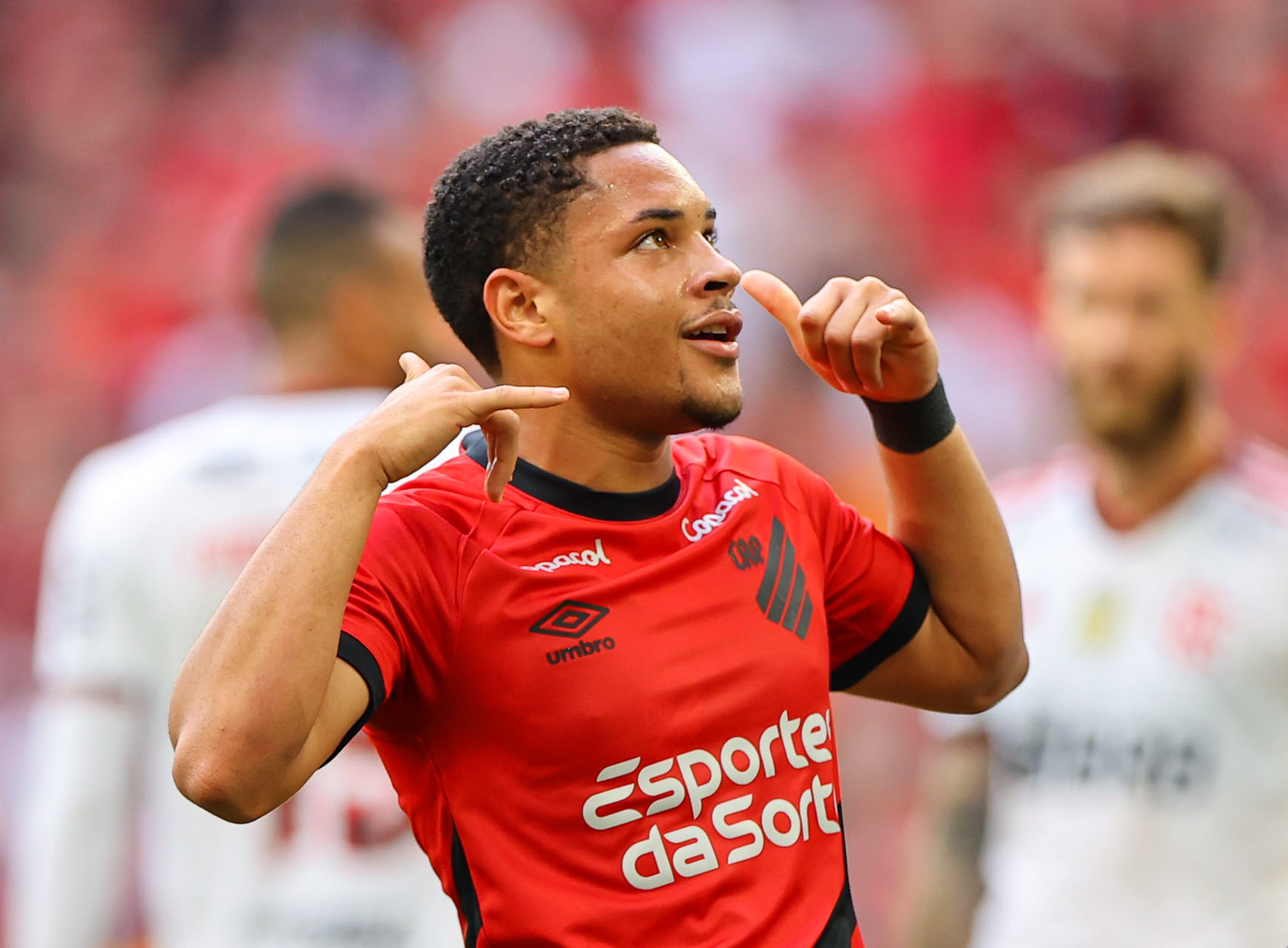 Paulo Turra se rende e crava momento de Vitor Roque no Athletico ...