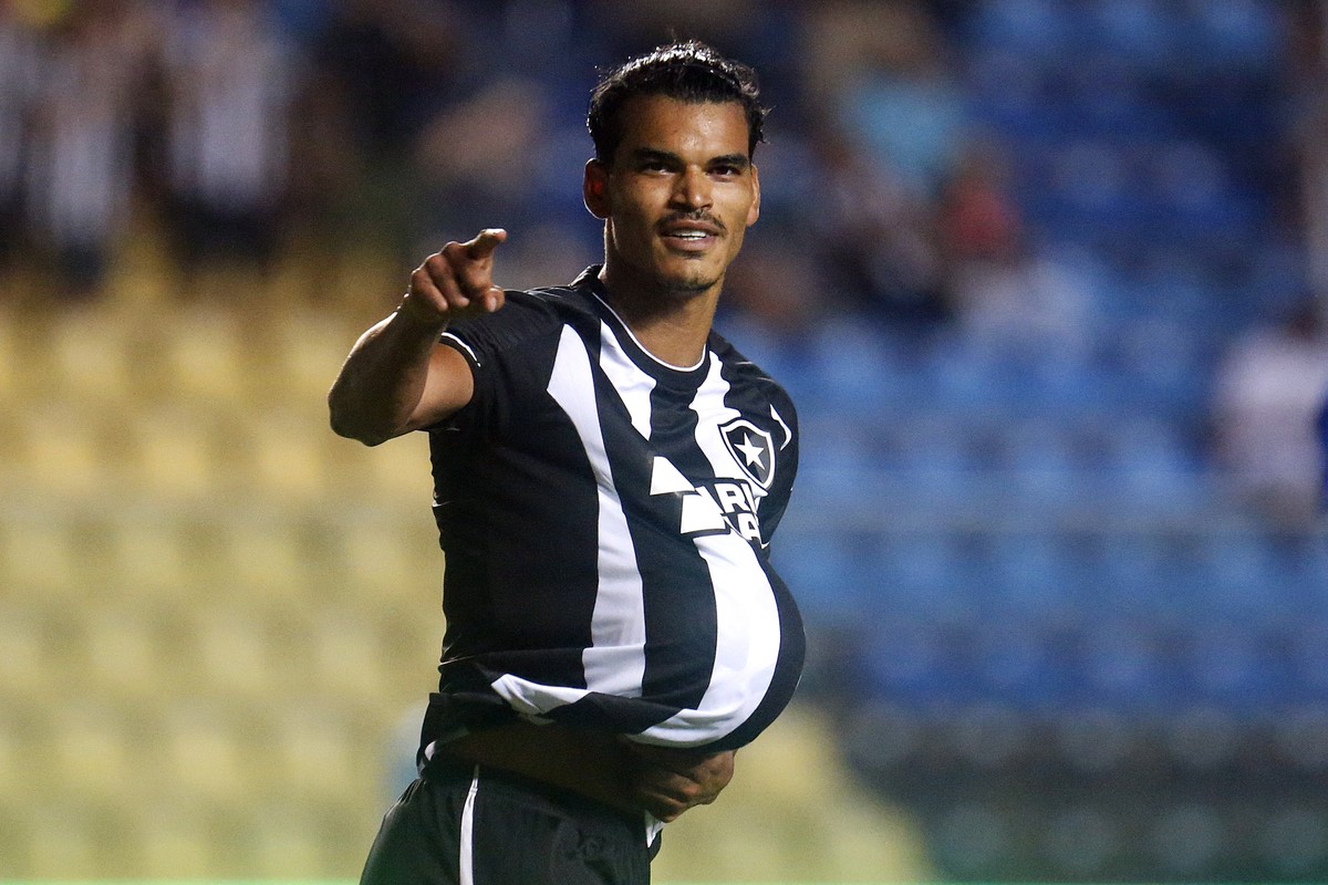 Danilo Barbosa sofre contratura muscular e vira dúvida no Botafogo ...