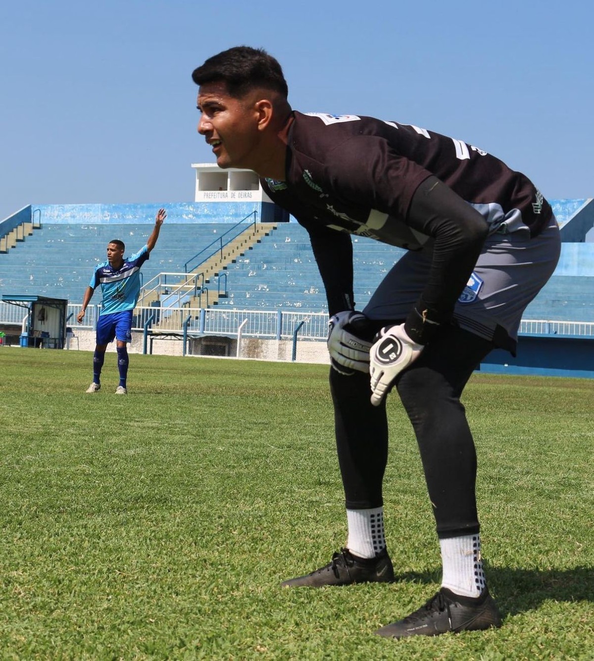 Goleiro Vinicius, do Oeirense, volta a treinar com restante do grupo ...