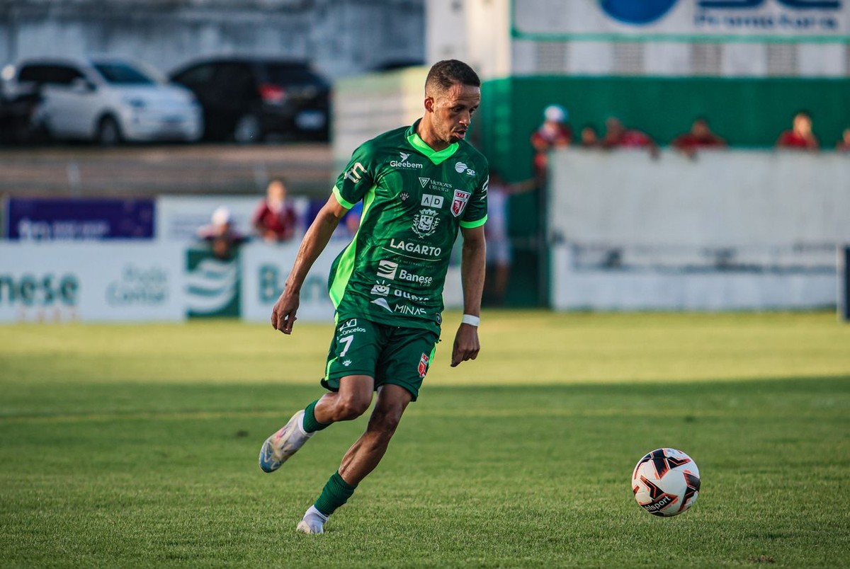 Rhuan é expulso e desfalca o Lagarto em clássico contra o Itabaiana ...