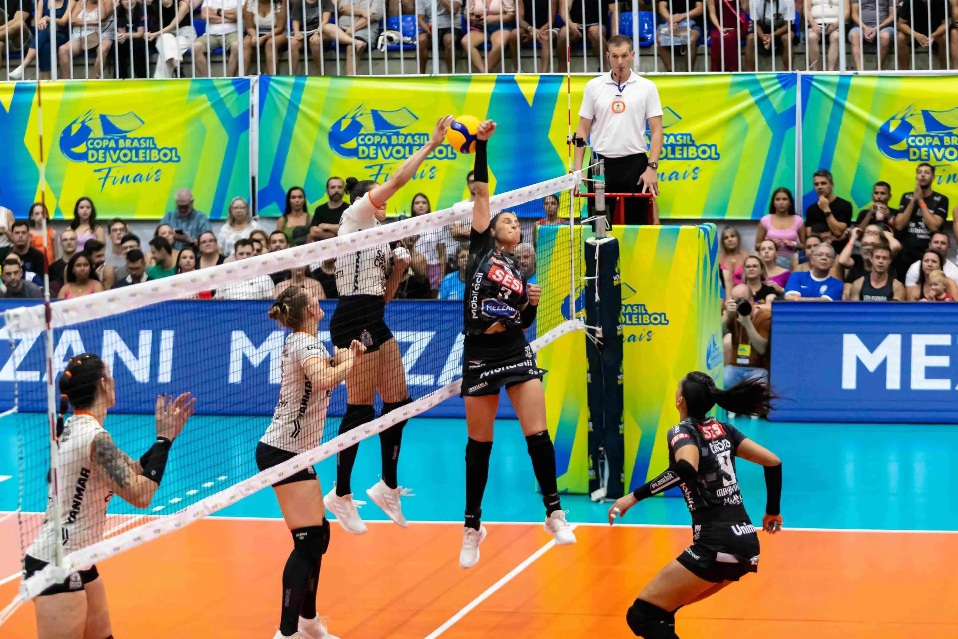 Osasco x Sesi-Bauru duelam na final da Superliga Feminina | Ge