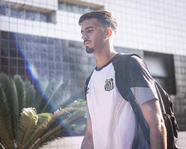 Santos renova contrato do goleiro Rodrigo Falcão até 2026 | santos | ge