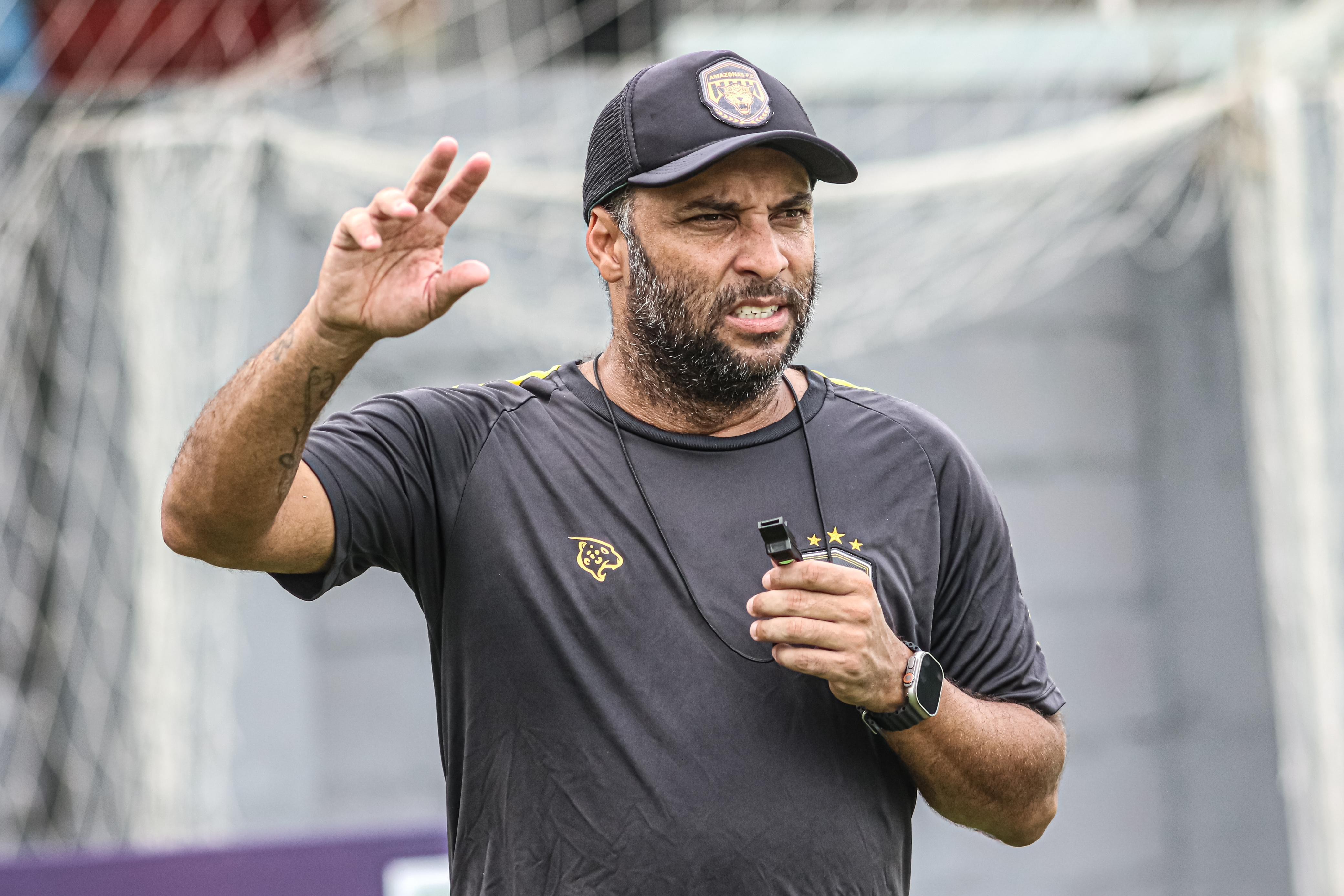 Ibson se prepara para primeiro jogo como treinador: "Parece que vou ...