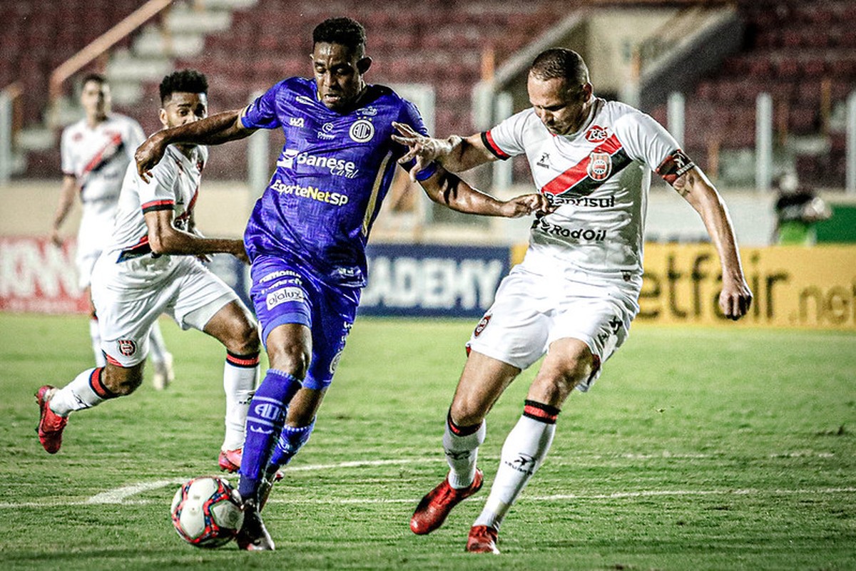 Confiança anuncia rescisão de contrato com o atacante Alex Henrique ...