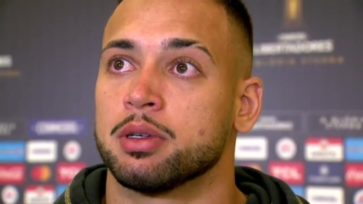 Maycon falha em gol sofrido pelo Corinthians, chora no banco e se ...