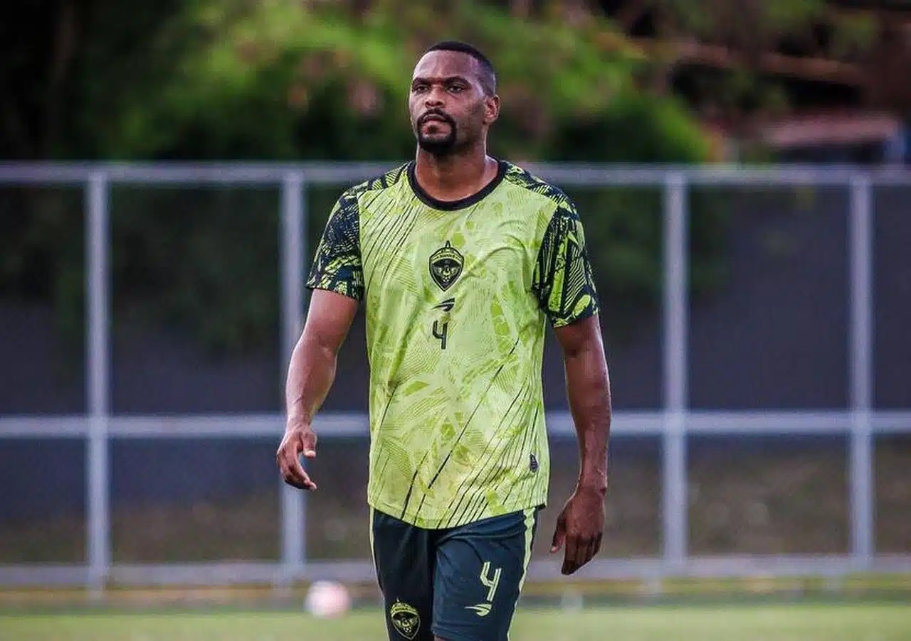 Flávio Nunes deixa o Manaus após quatro jogos; rescisão está no BID | Ge