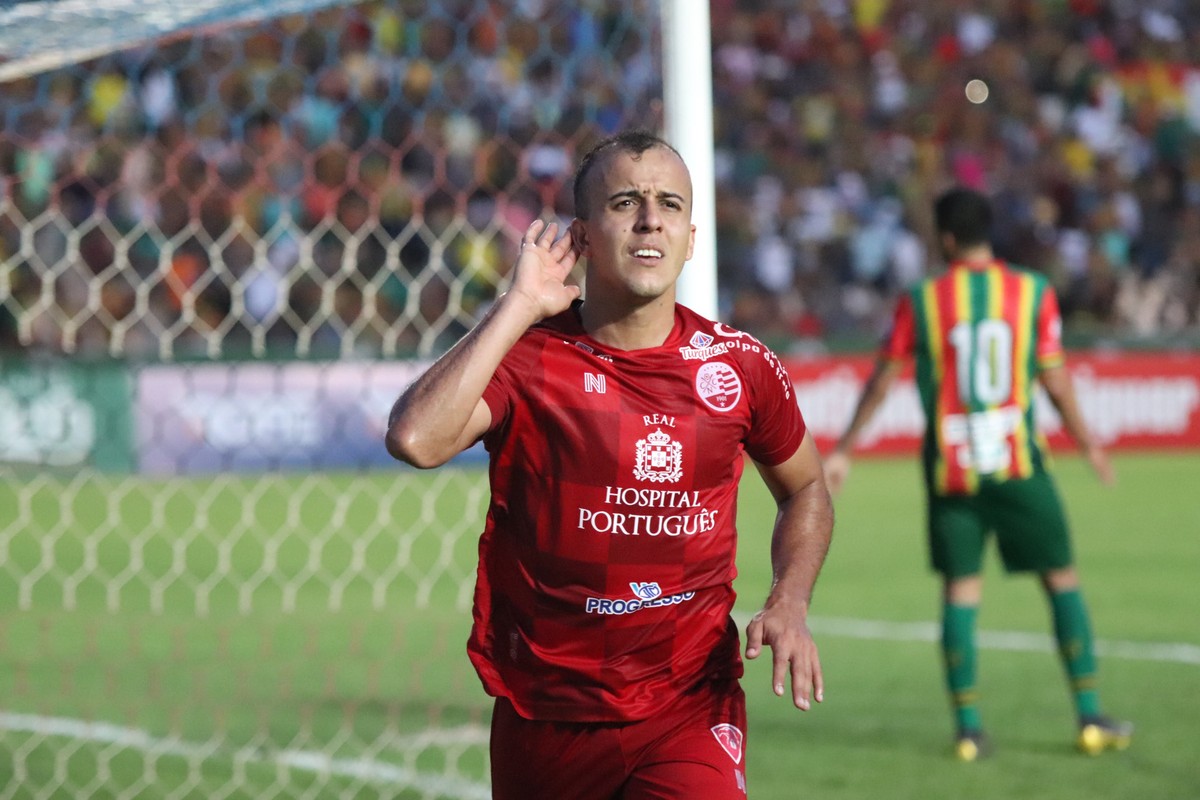 Decisivo em acesso e título, Matheus Carvalho renova contrato com o ...