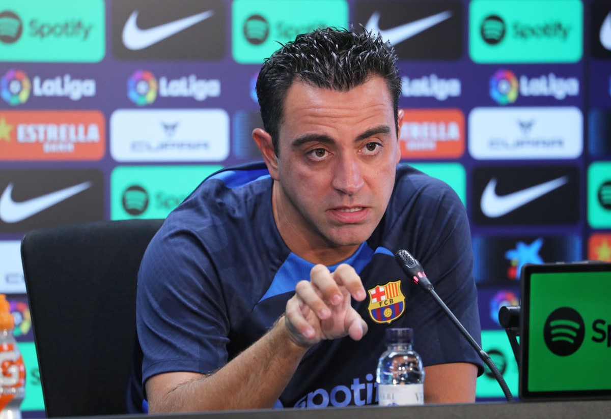 Xavi deixa em aberto a chance do Barcelona contratar mais um atacante ...